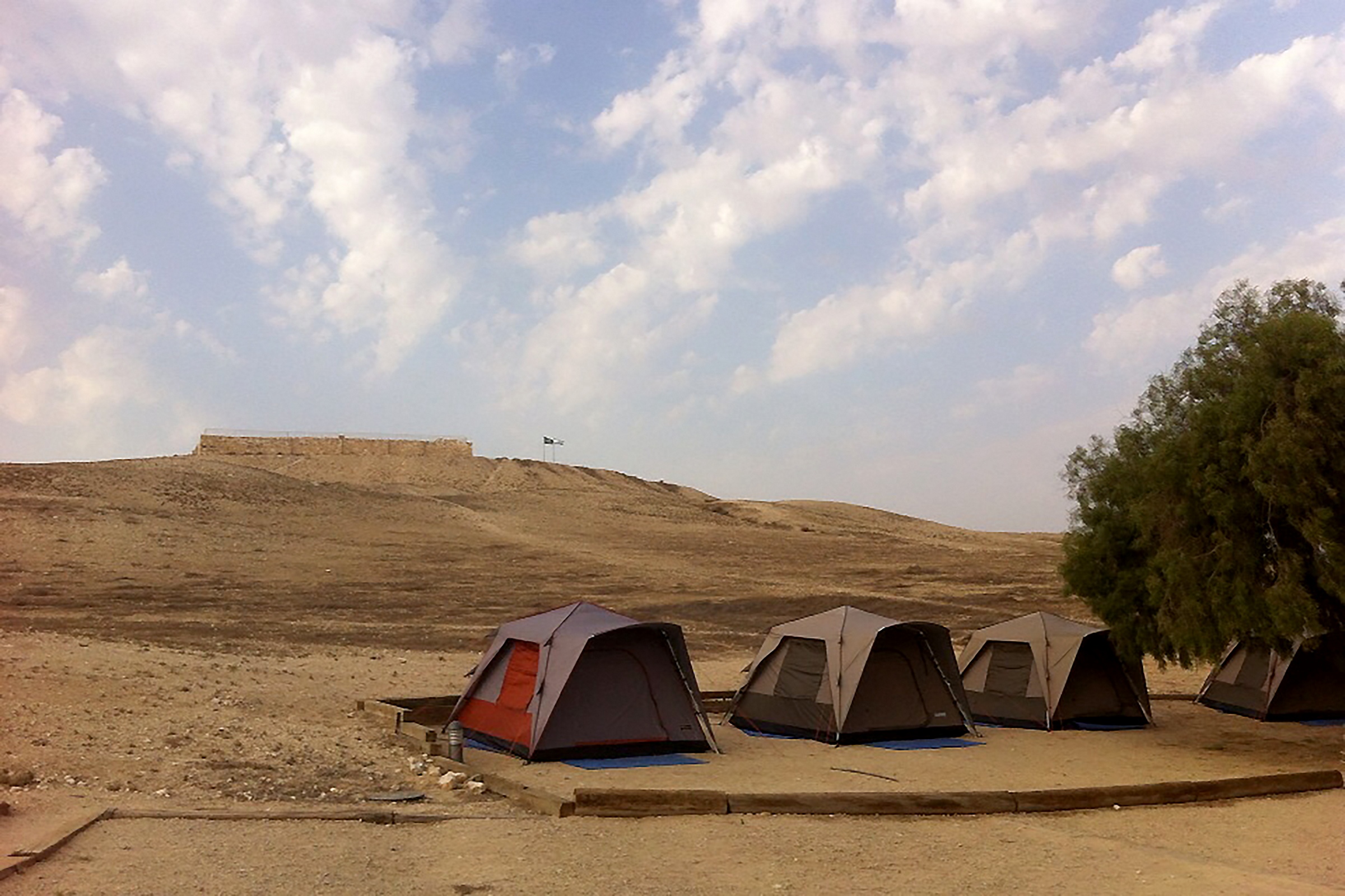 Tel Arad Campsite - Israel Nature and Parks Authority